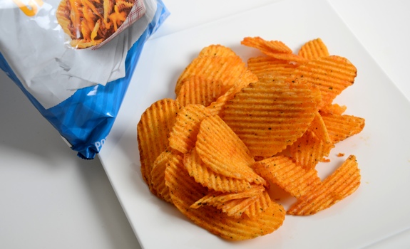 Review: Ruffles Loaded Chili & Cheese potato chips | NEAROF