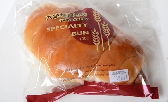 Review: T&T Bakery Wiener Buns - NEAROF